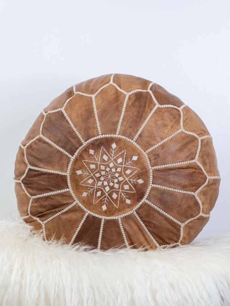Rund puff i skinn – håndverk fra Marokko - Umah.no